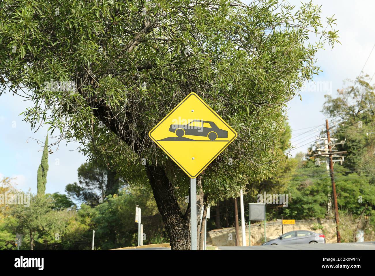 Speed bump road sign hi-res stock photography and images - Alamy