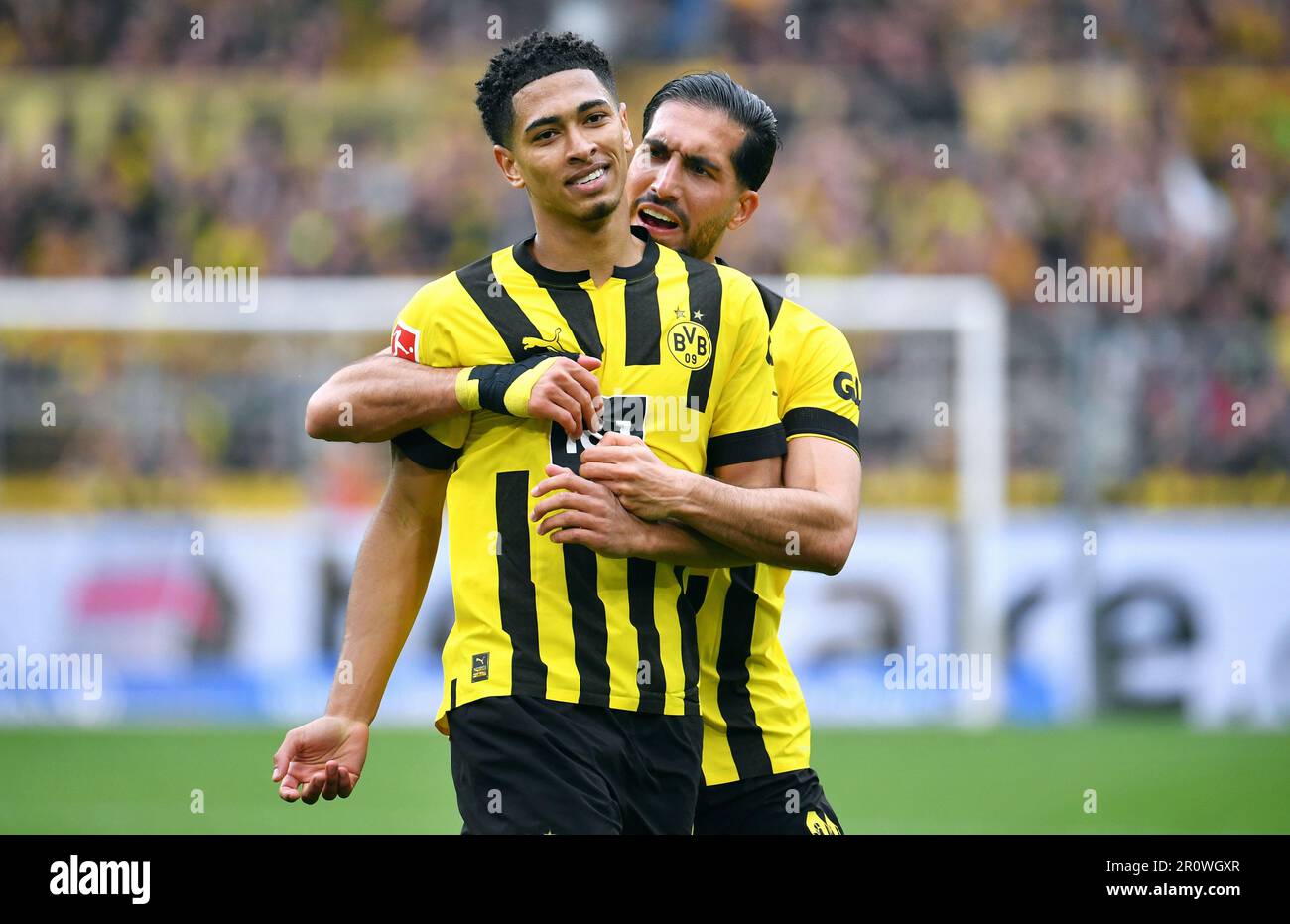 Bundesliga, Signal Iduna Park Dortmund: Borussia Dortmund vs VfL ...