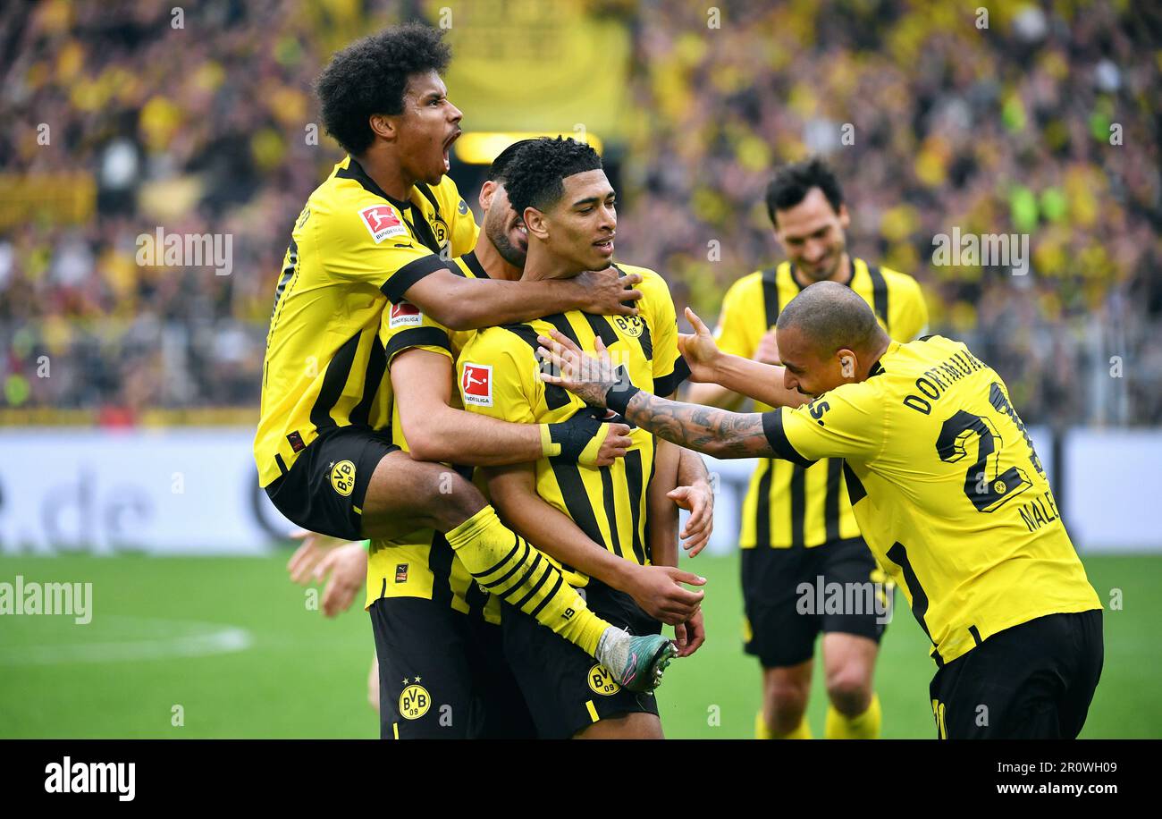 Bundesliga, Signal Iduna Park Dortmund: Borussia Dortmund vs VfL ...