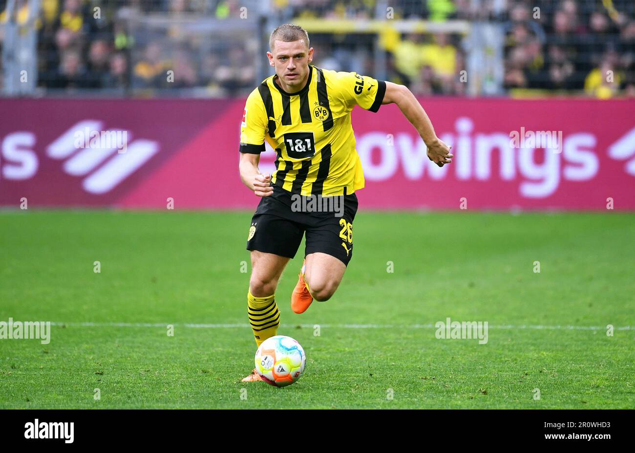 Bundesliga, Signal Iduna Park Dortmund: Borussia Dortmund vs VfL ...