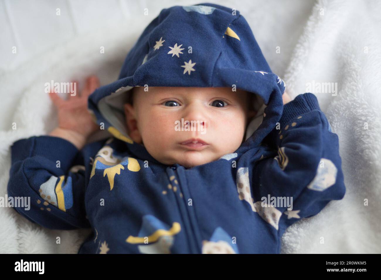 Child in astronaut suit hi-res stock photography and images - Alamy