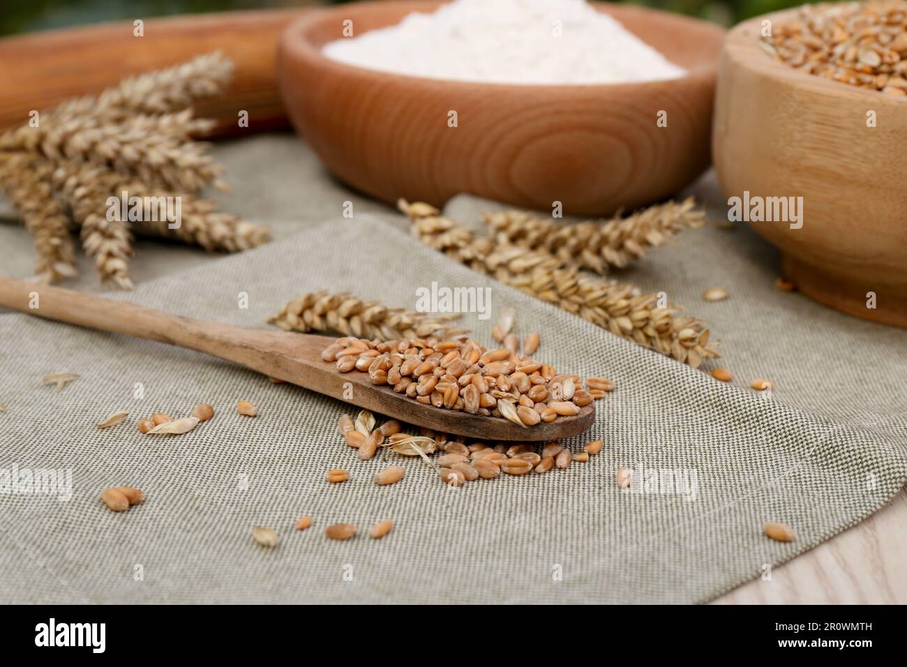 Grains and flour hi-res stock photography and images - Alamy