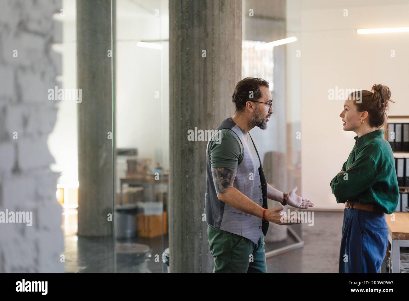Two emotional colleagues man hi-res stock photography and images - Alamy
