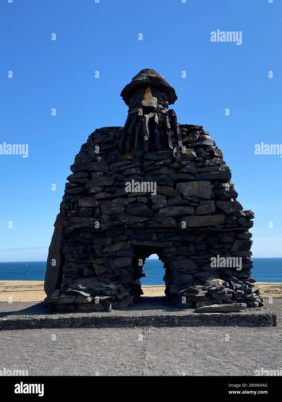 Stone monument stands hi-res stock photography and images - Alamy