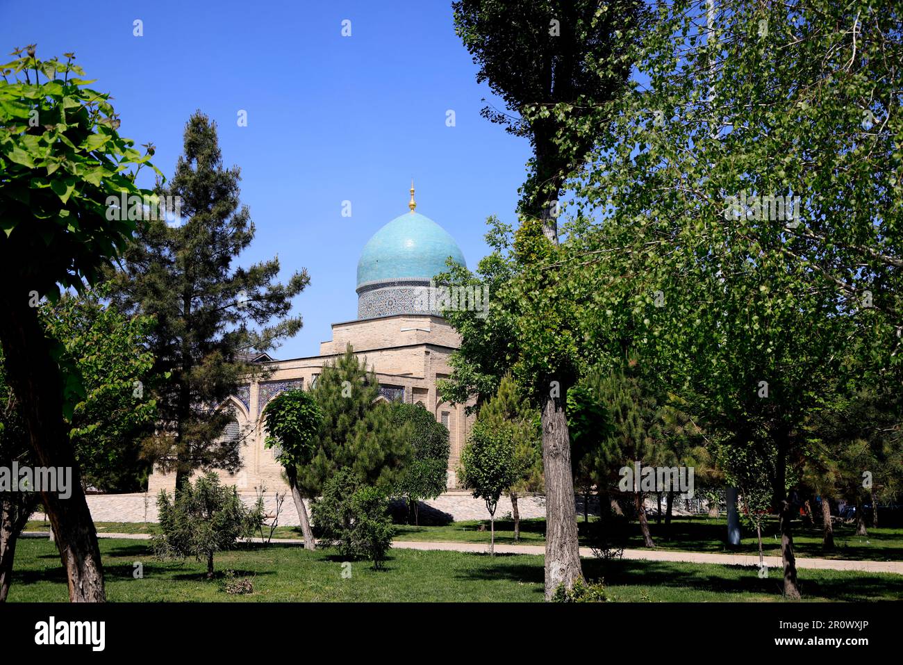 View of the Kaffal Shashi Mausoleum in Tashkent, Uzbekistan Stock Photo ...