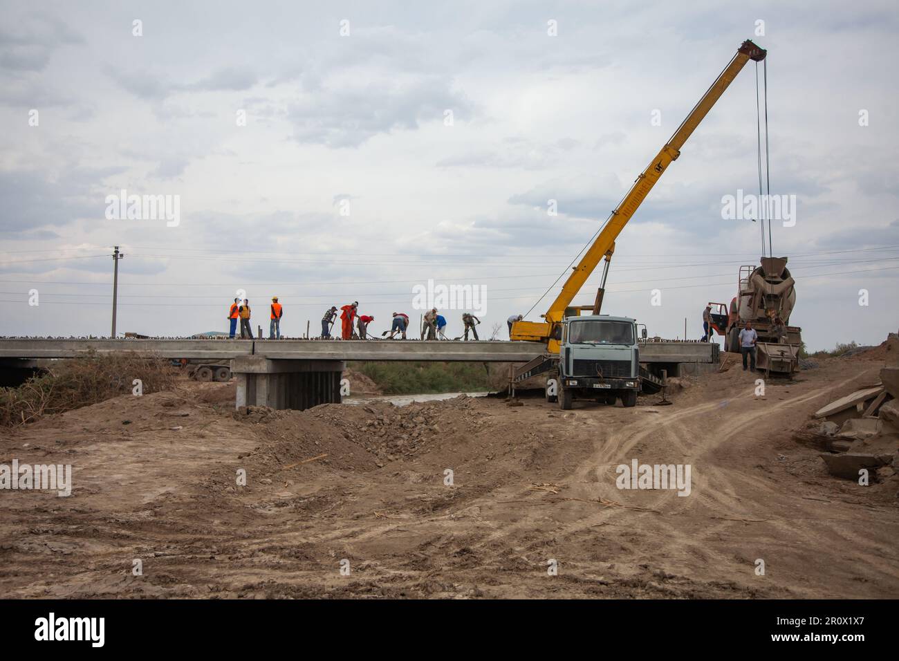 Team crane hi-res stock photography and images - Alamy