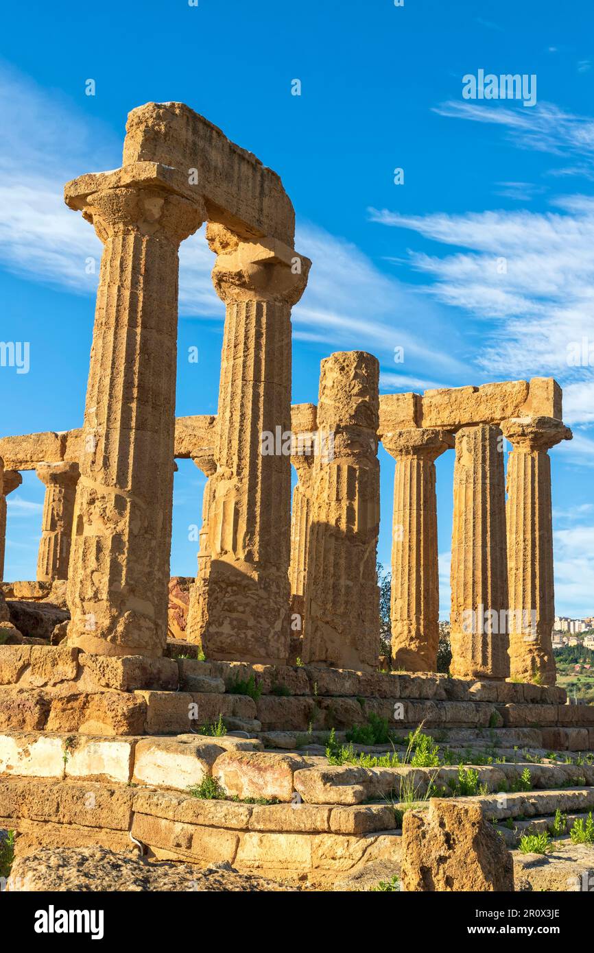 Parthenon greece vertical landscape hi-res stock photography and images - Alamy