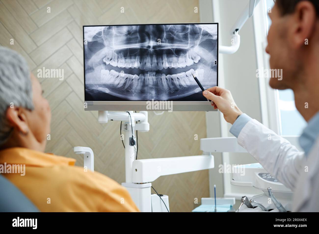 Check in screen surgery hi-res stock photography and images - Alamy