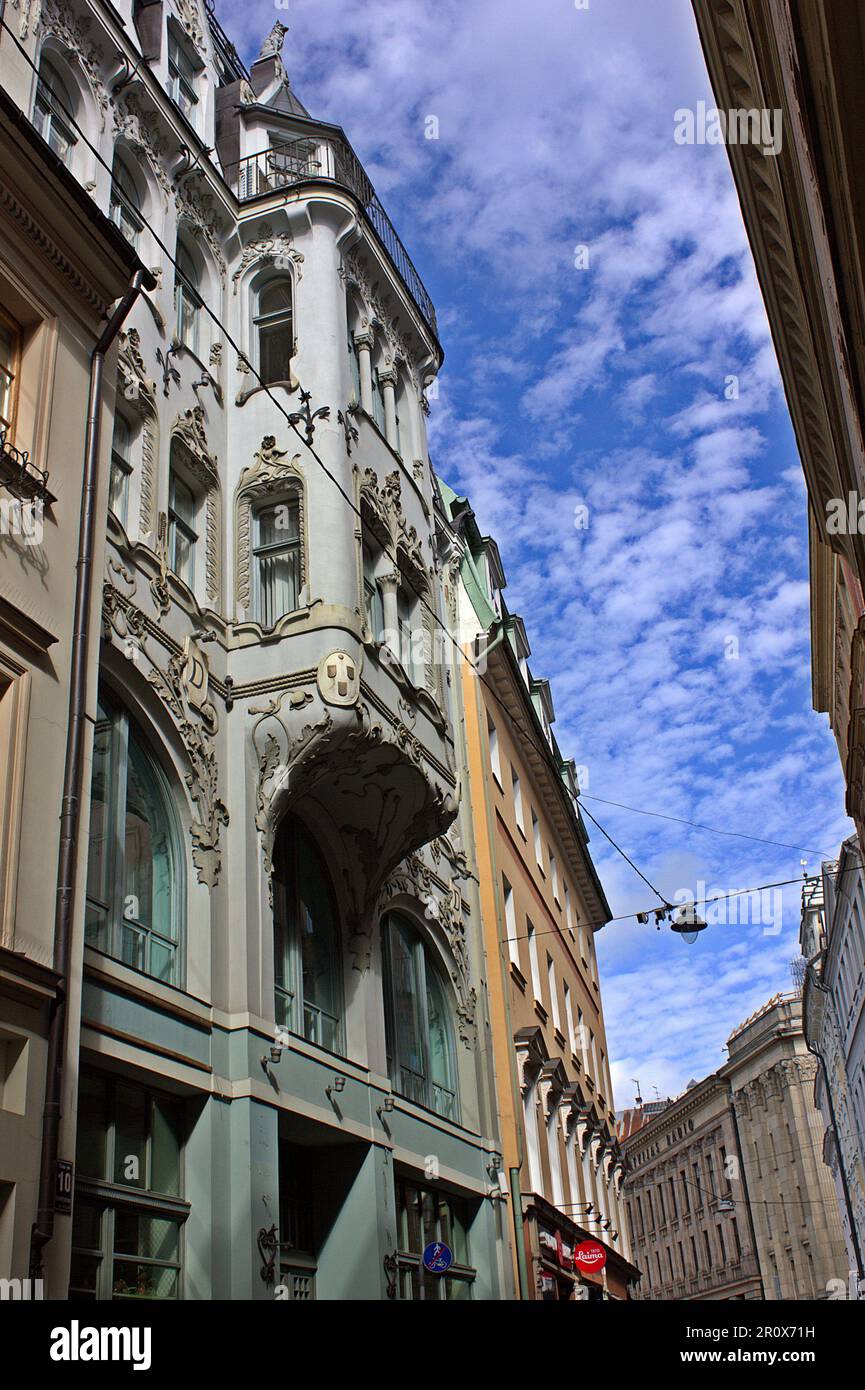 Imposing building hi-res stock photography and images - Alamy