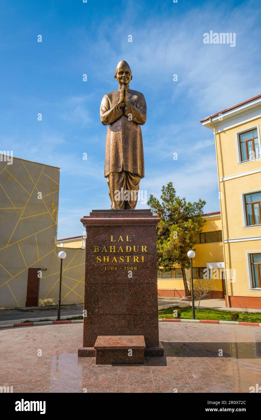 A gold, bronze statue of the standing Indian Prime Minister, Lal ...