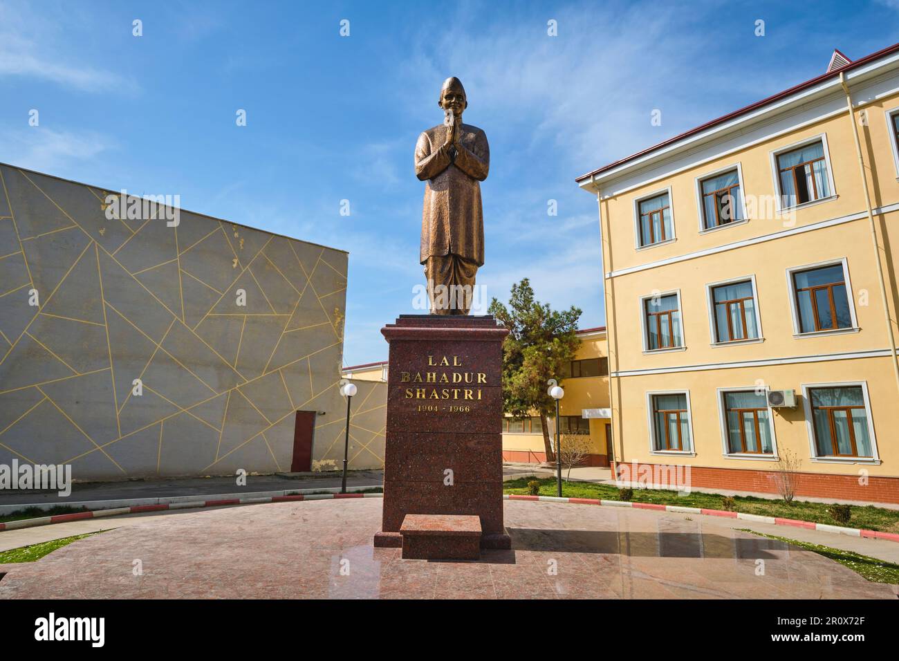A gold, bronze statue of the standing Indian Prime Minister, Lal ...