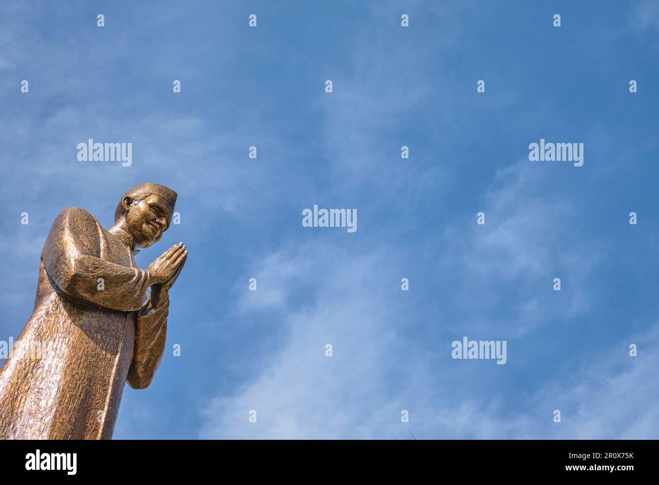 A gold, bronze statue of the standing Indian Prime Minister, Lal ...