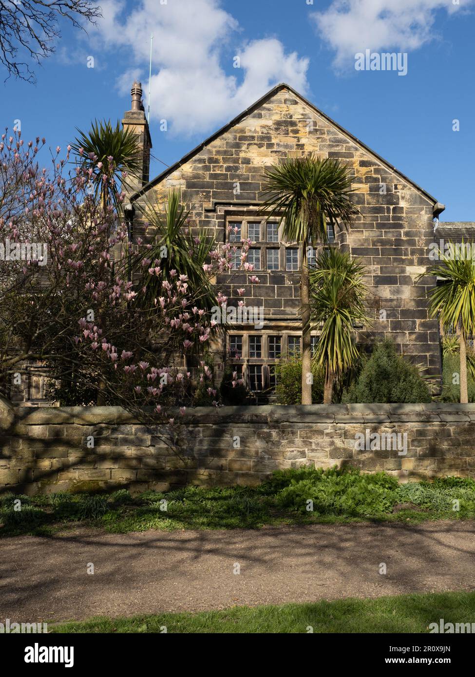Beautiful elizabethan building hi-res stock photography and images - Alamy