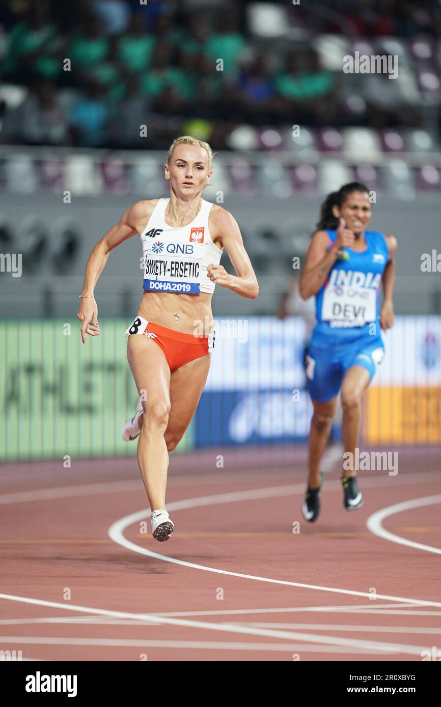 Justyna ŚWIĘTY-ERSETIC running the 4x400m mixed at the 2019 World ...