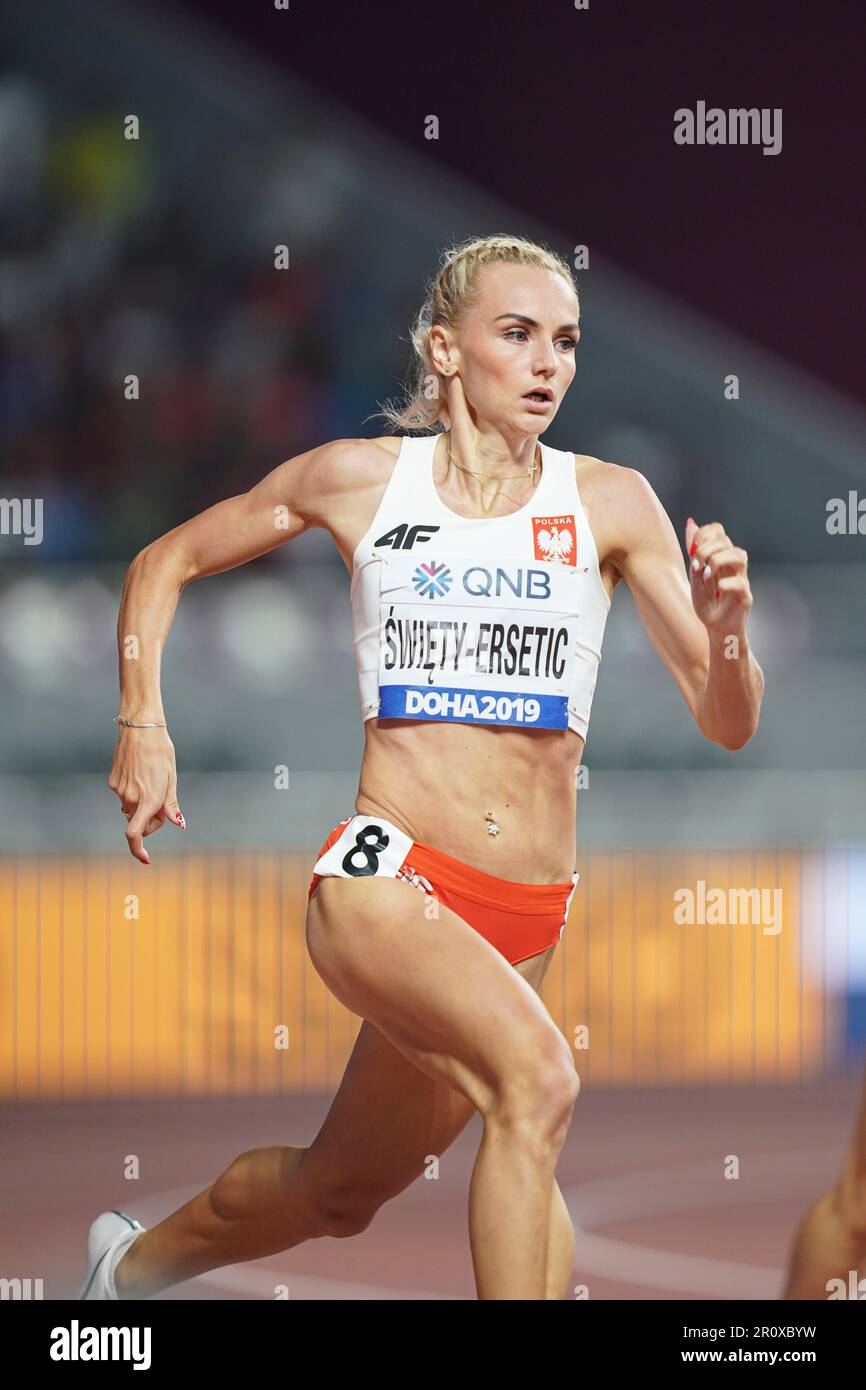 Justyna ŚWIĘTY-ERSETIC running the 4x400m mixed at the 2019 World ...