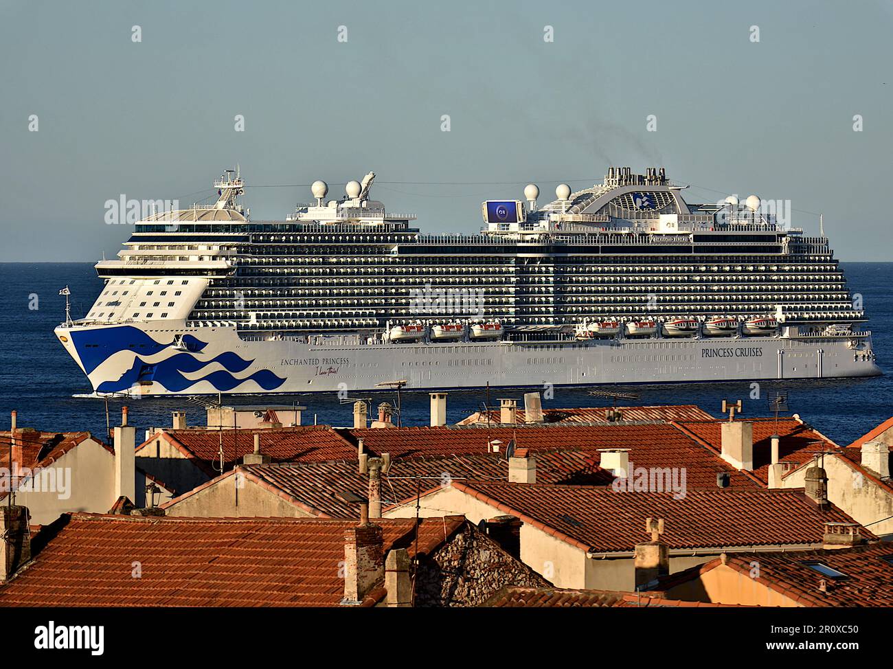 The passenger cruise ship Enchanted Princess arrives at the French ...