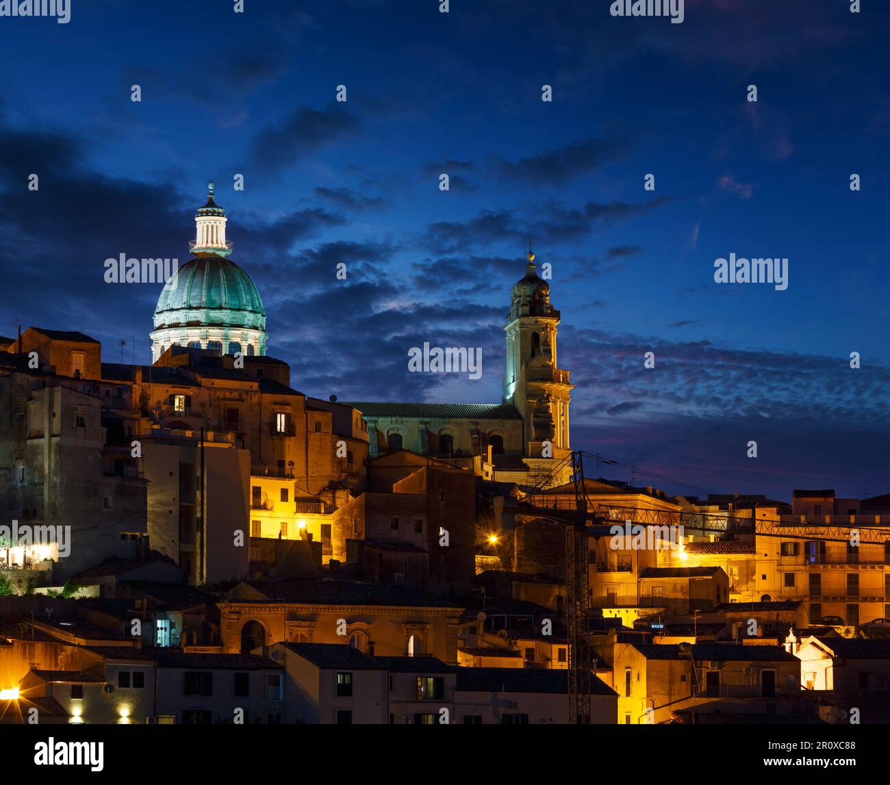 Night old medieval Ragusa famos Sicilian town view (Sicily, Italy ...
