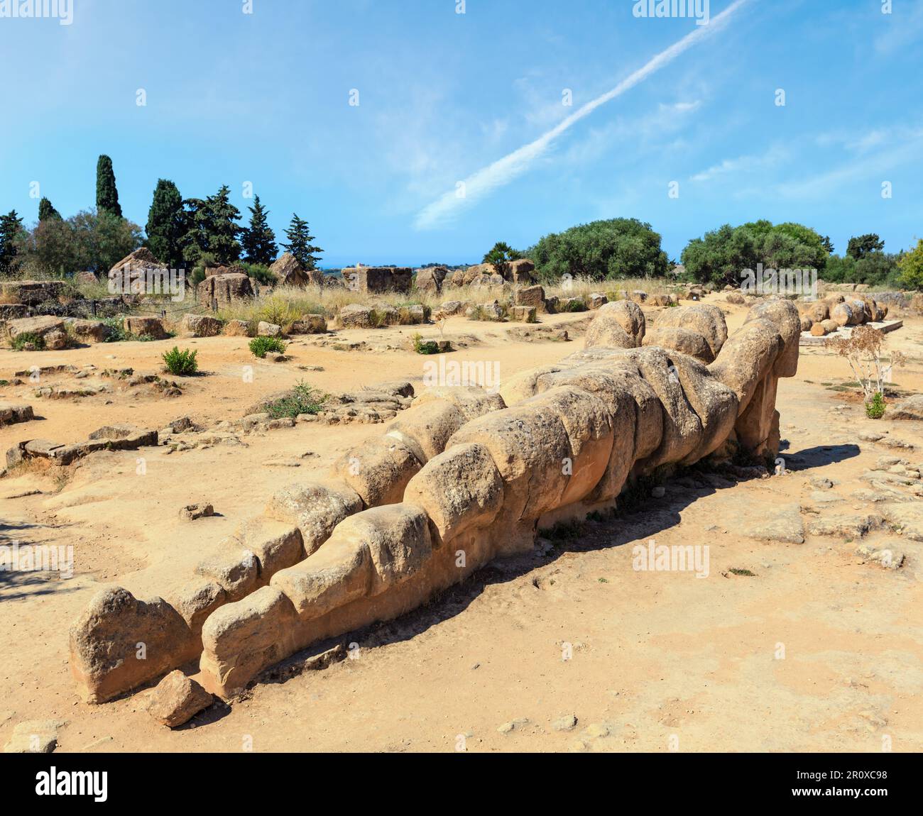 Atlas supporting statue of ruined temple of zeus hi-res stock ...