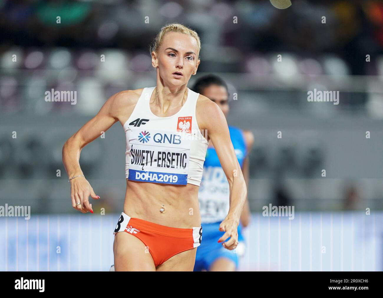 Justyna ŚWIĘTY-ERSETIC running the 4x400m mixed at the 2019 World ...