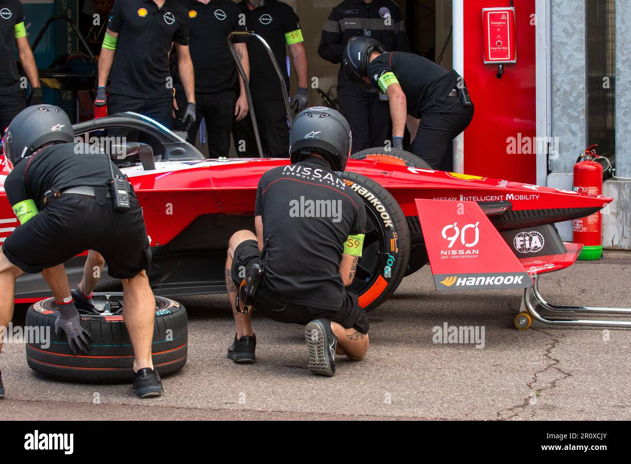 Norman Nato (Nissan Formula E Team) stops at his stand to change tyres ...