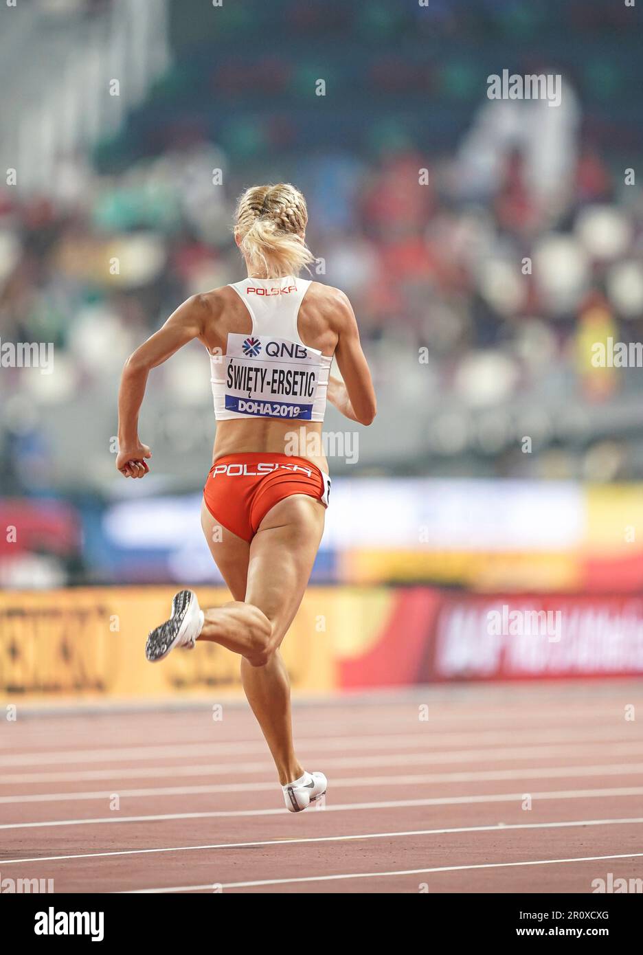 Justyna ŚWIĘTY-ERSETIC running the 4x400m mixed at the 2019 World ...