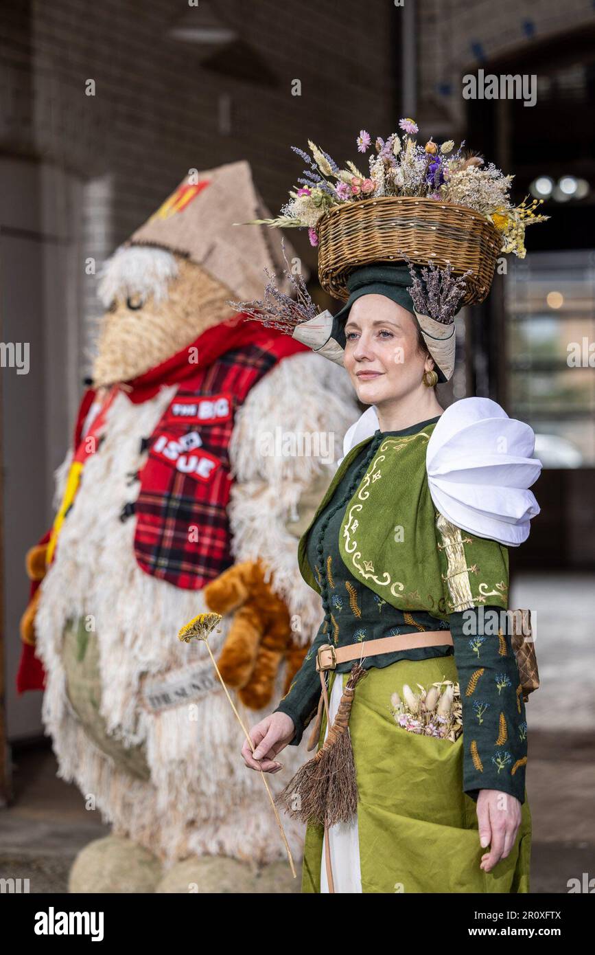 Chicken run costume hi-res stock photography and images - Alamy