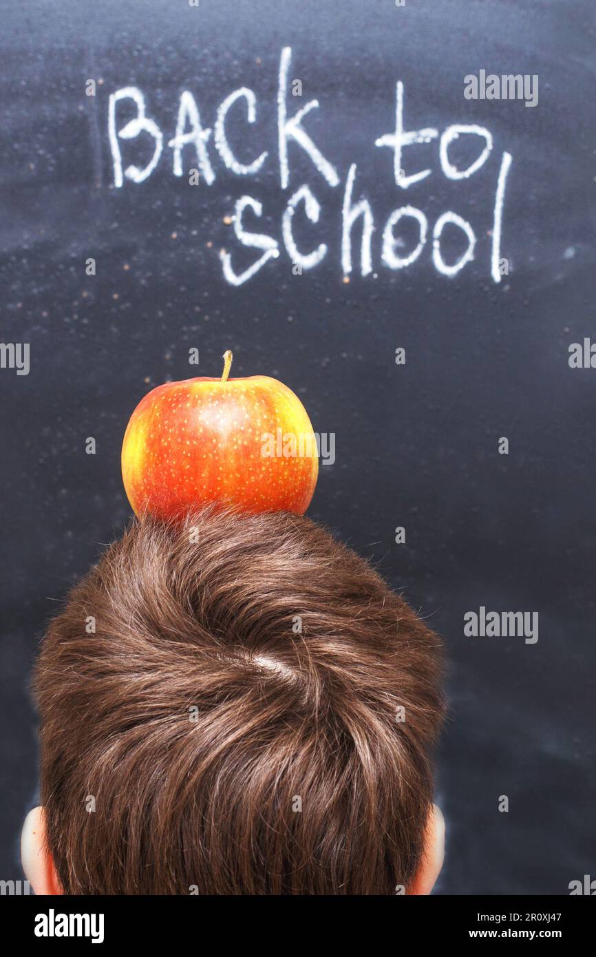 Welcome back school chalkboard background hi-res stock photography and ...