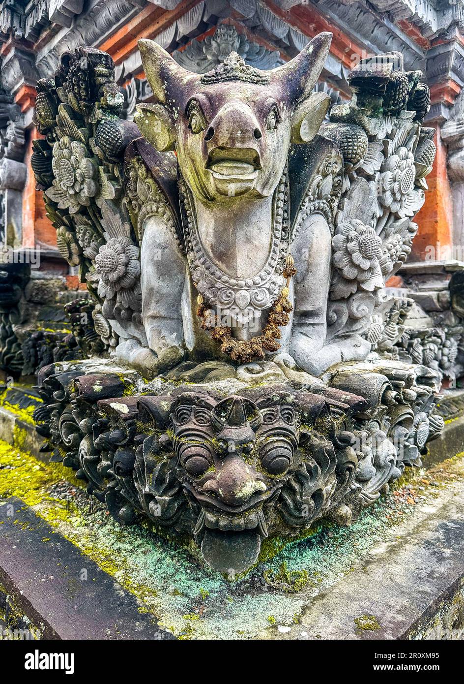 Pura Taman Kemuda Saraswati - Ubud Water Palace in Bali, Indonesia ...