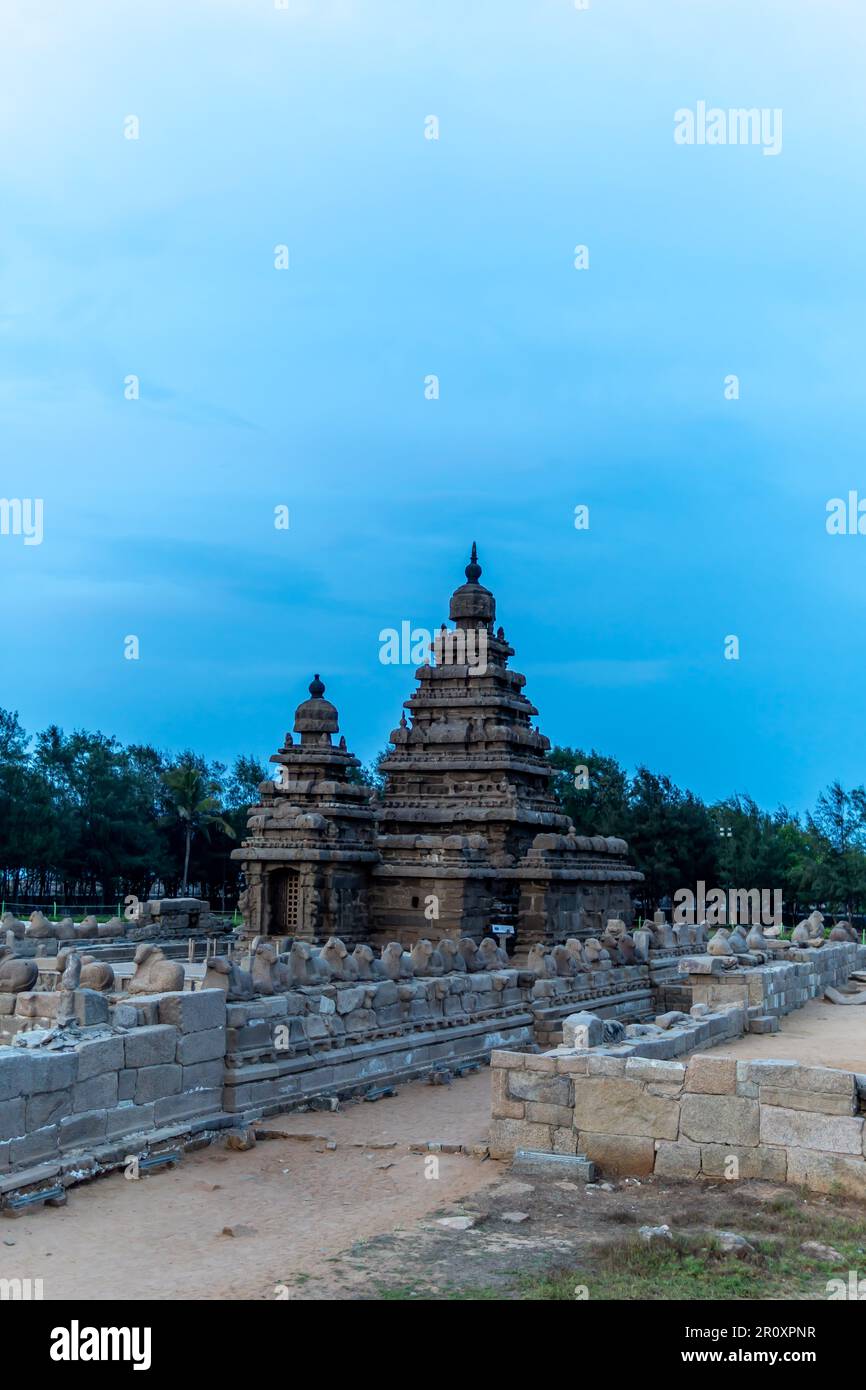 The sculptures on the walls and the exceptional old-fashioned ...