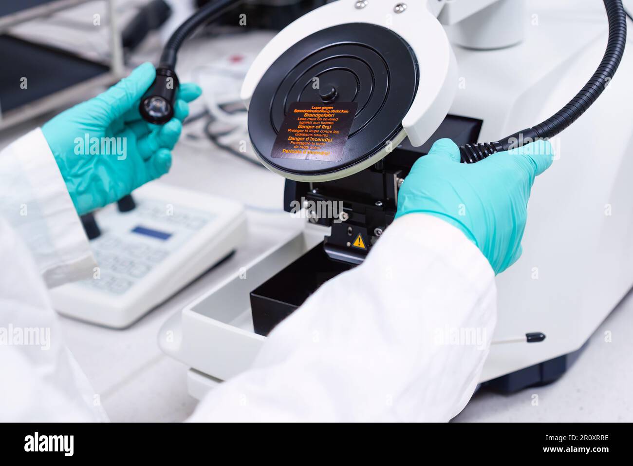 Focusing microscope hi-res stock photography and images - Alamy