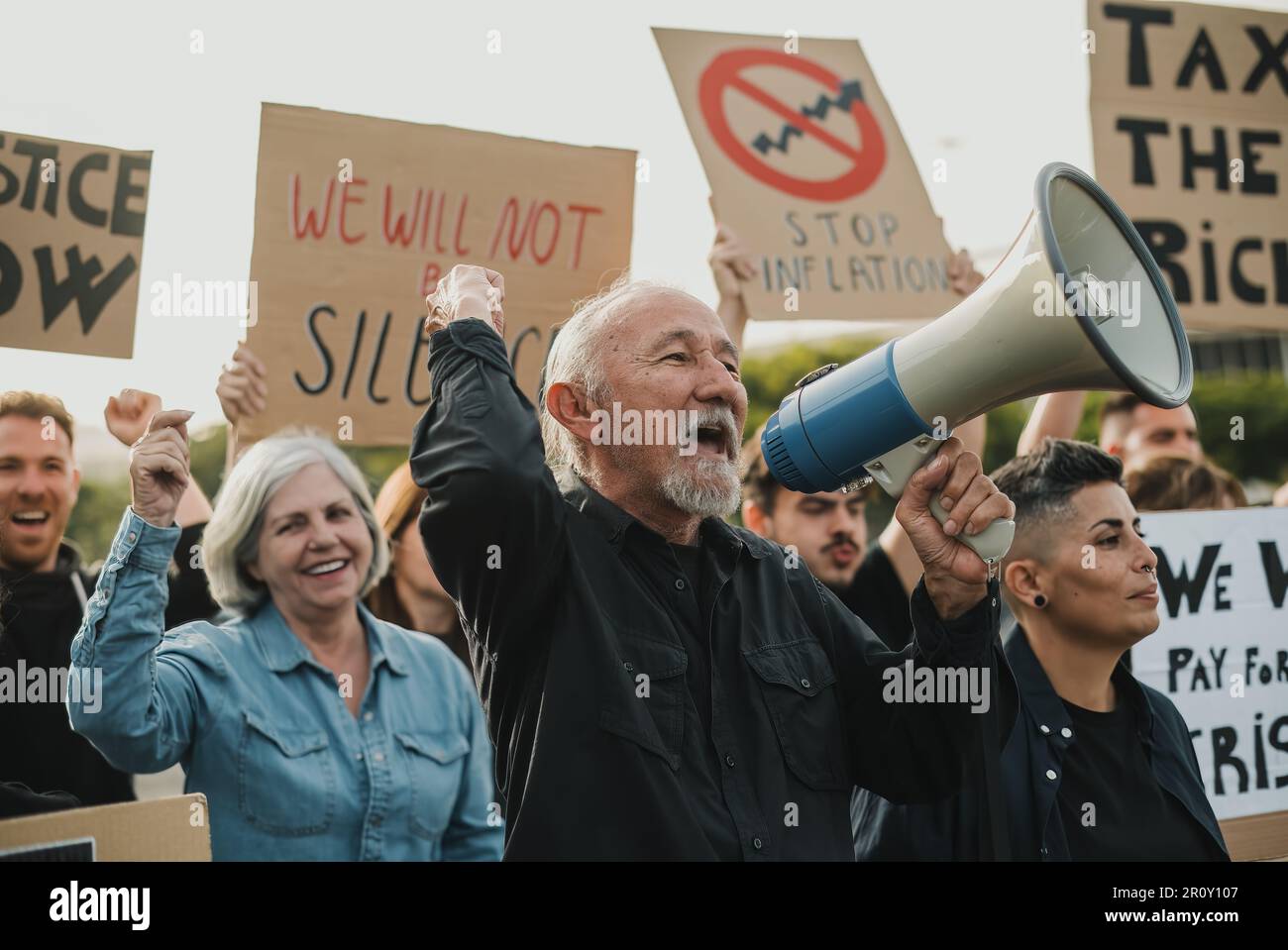 Speaker crowd outdoors hi-res stock photography and images - Alamy