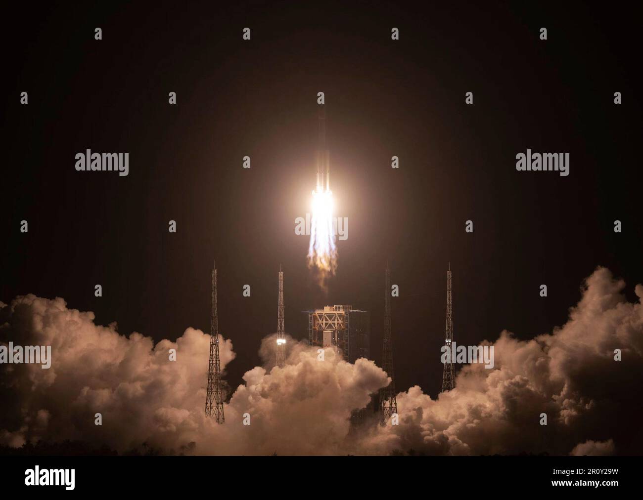 Long march 10 rocket hi-res stock photography and images - Alamy