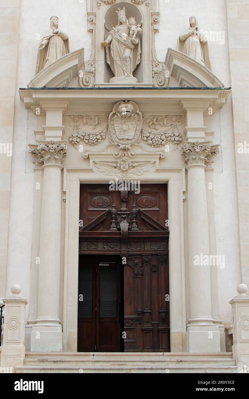 Baroque door pediment hi-res stock photography and images - Alamy