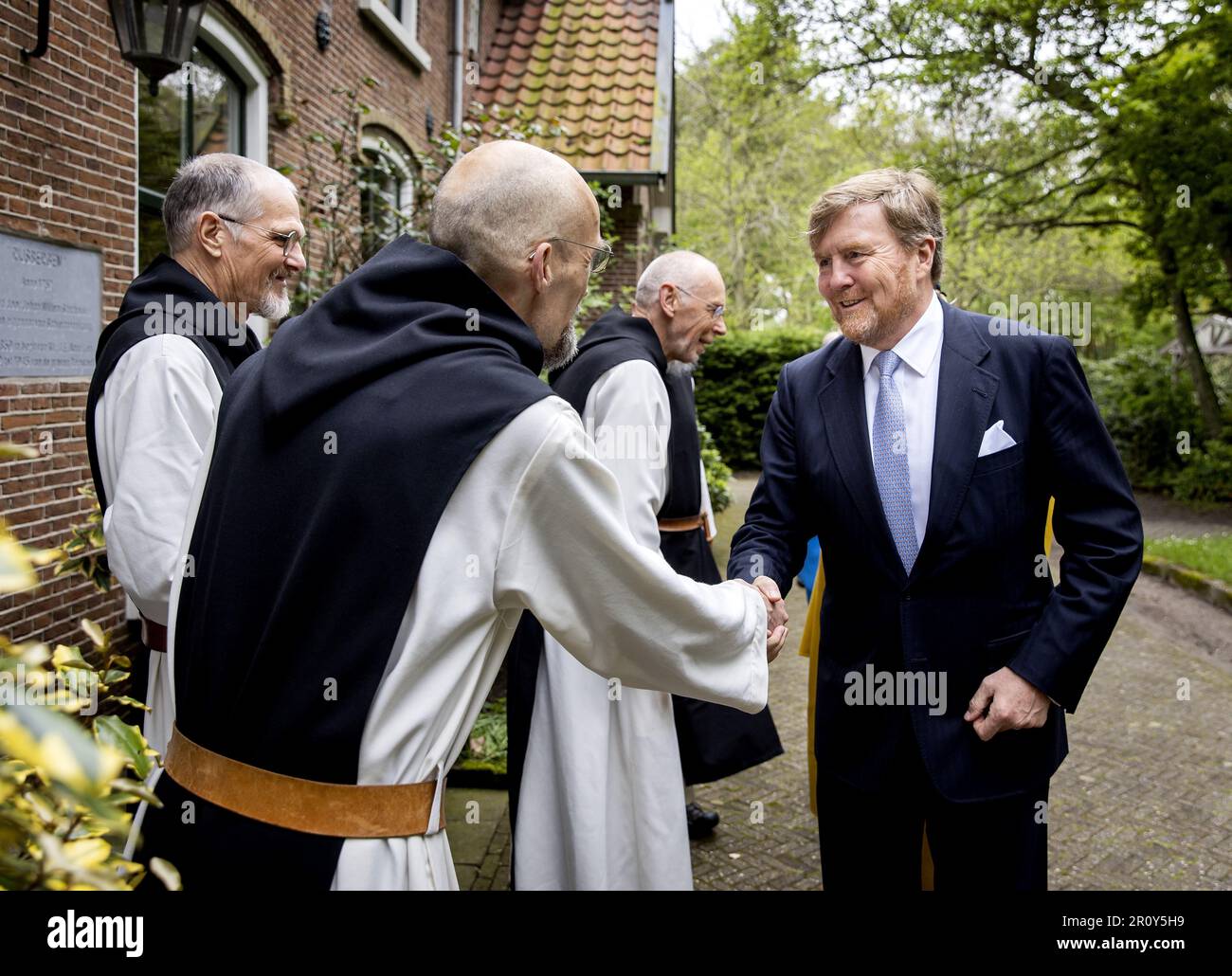 SCHIERMONNIKOG - King Willem-Alexander is given a tour of Klooster ...