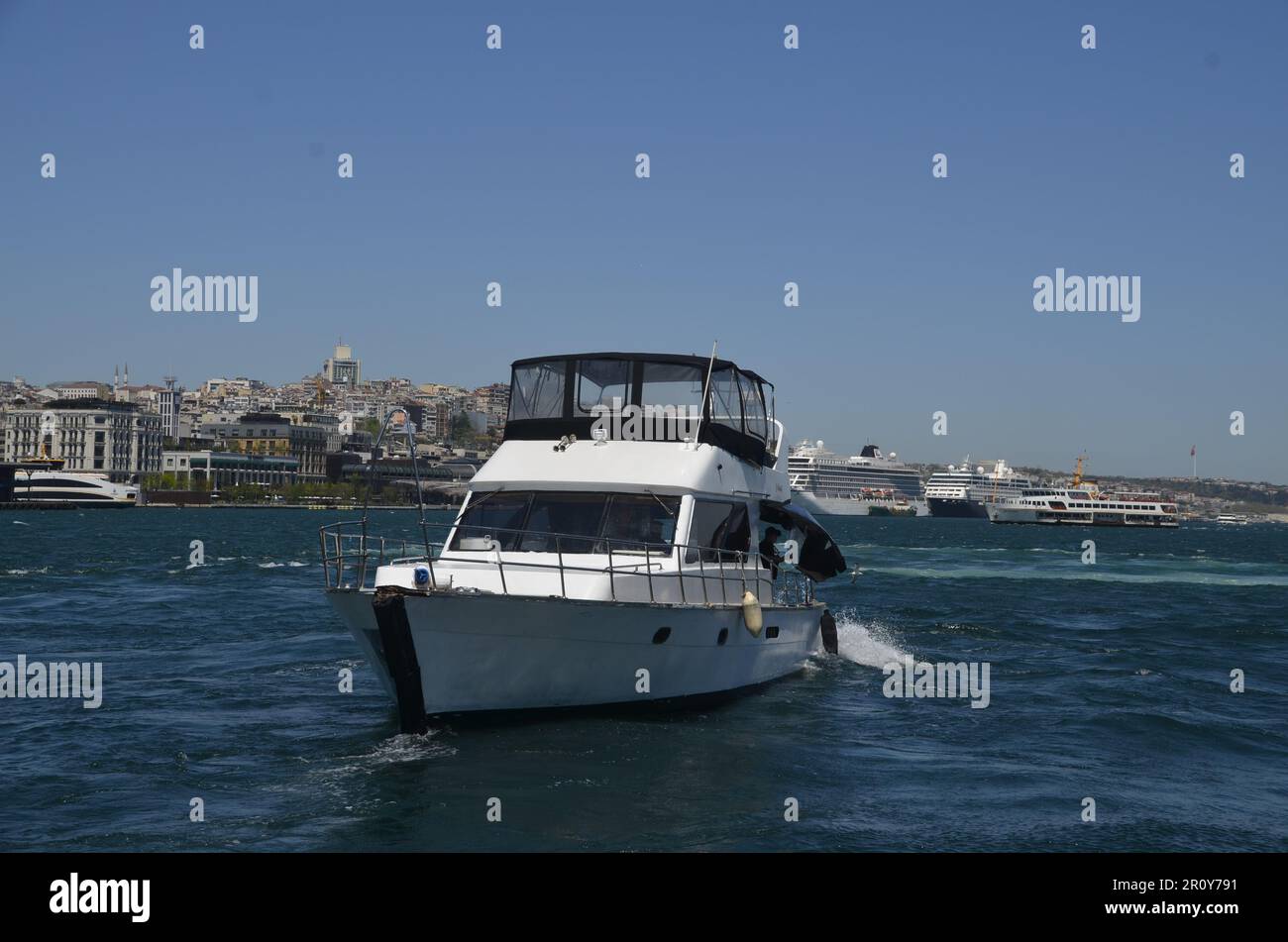 White Excursion Boat in the Bosphorus, Motoryacht. Istanbul Türkiye ...
