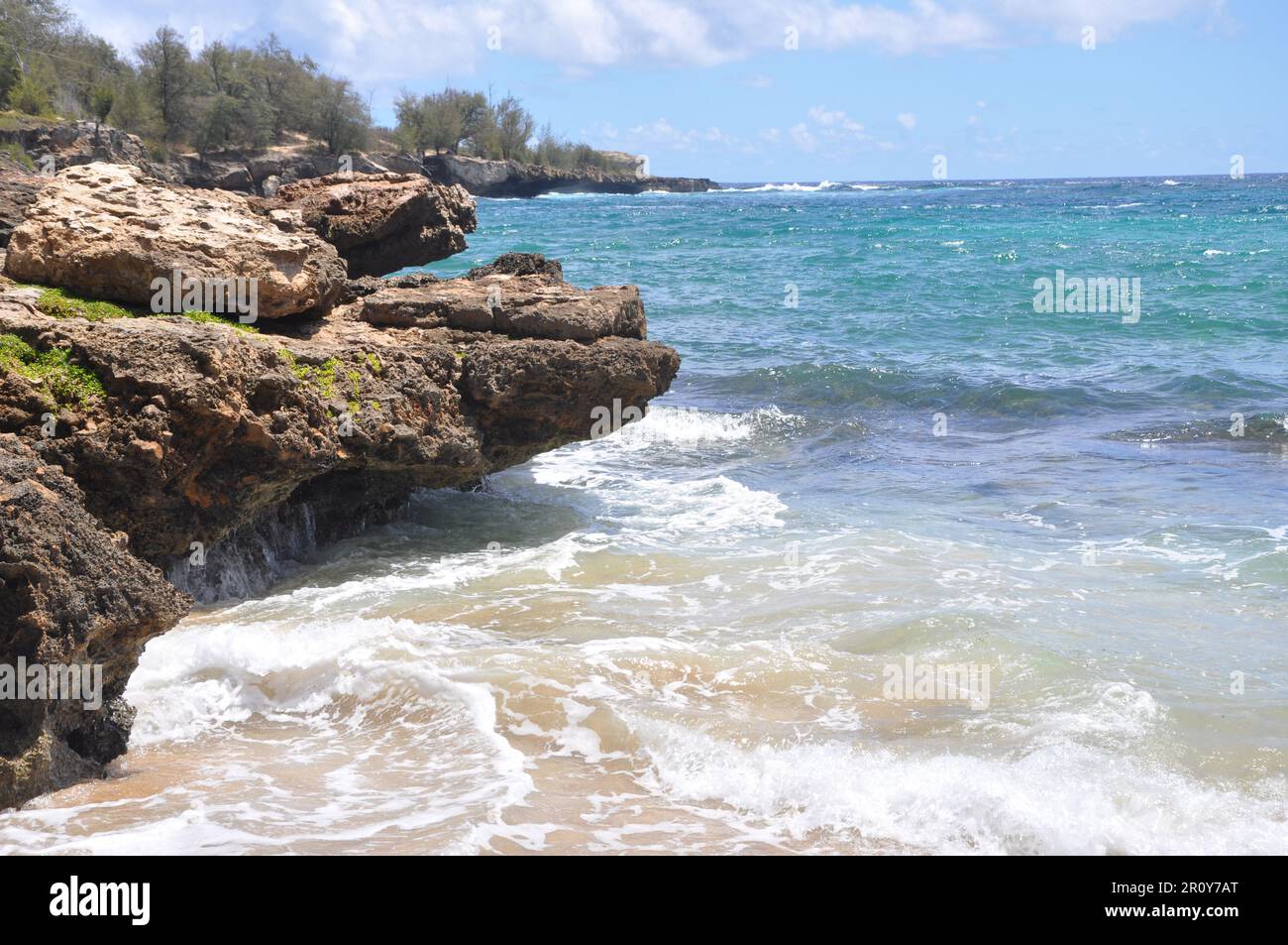 Overhanging rock formation hi-res stock photography and images - Alamy