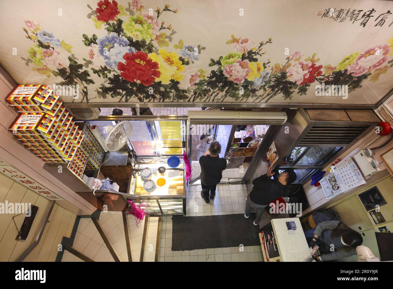 Interior of Sun Wah Cafe in Cheung Sha Wan. 29MAR23 SCMP/Edmond So ...