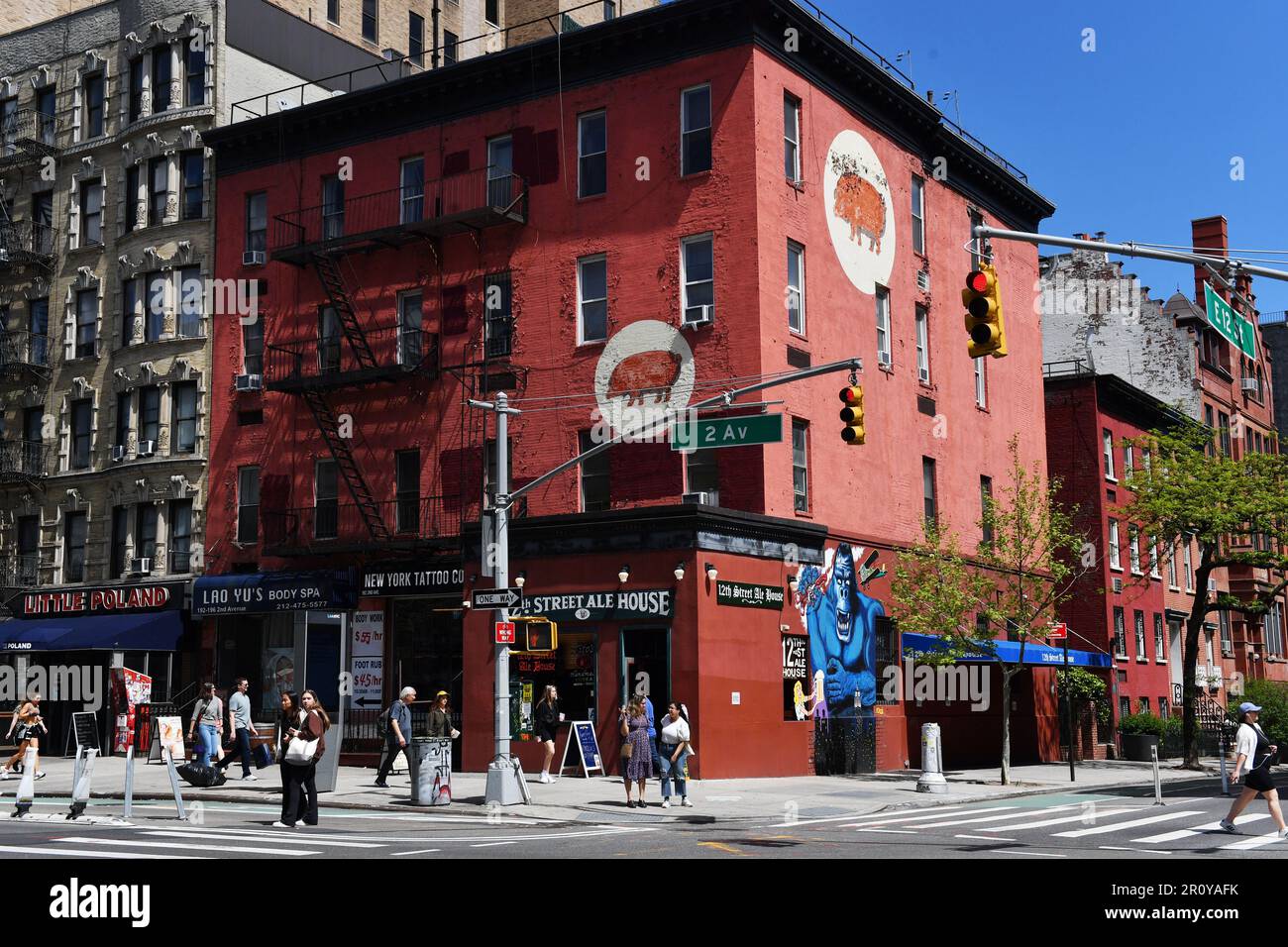 New York City, pig mural, Manhattan - Street Scene New York City - USA ...