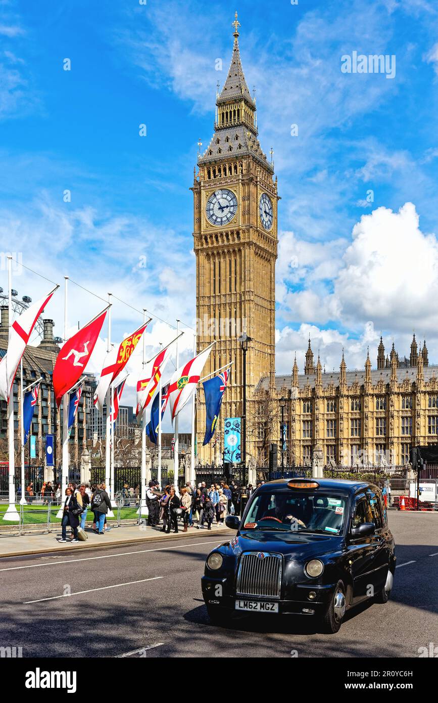 Big Ben or Elizabeth clock tower after extensive renovation on a sunny ...