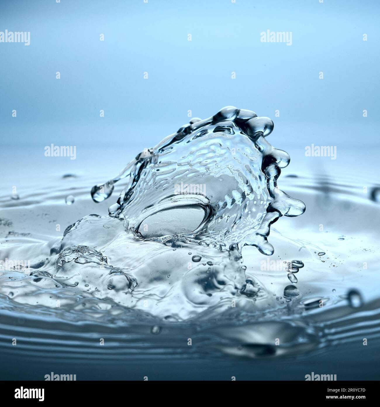 Dynamic water splash frozen hi-res stock photography and images - Alamy