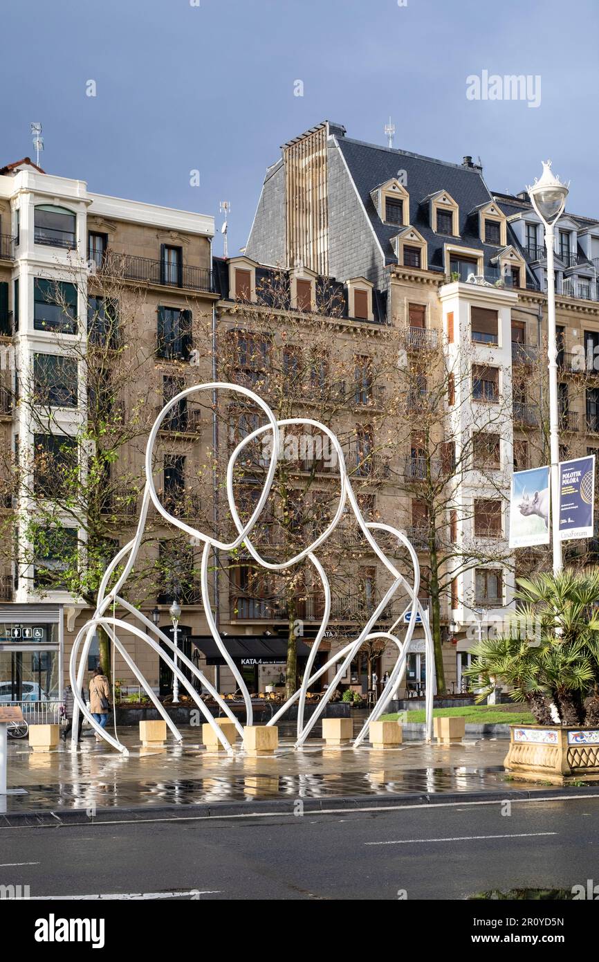 Sculpture of two people embracing, Donostia San Sebastian, Basque ...