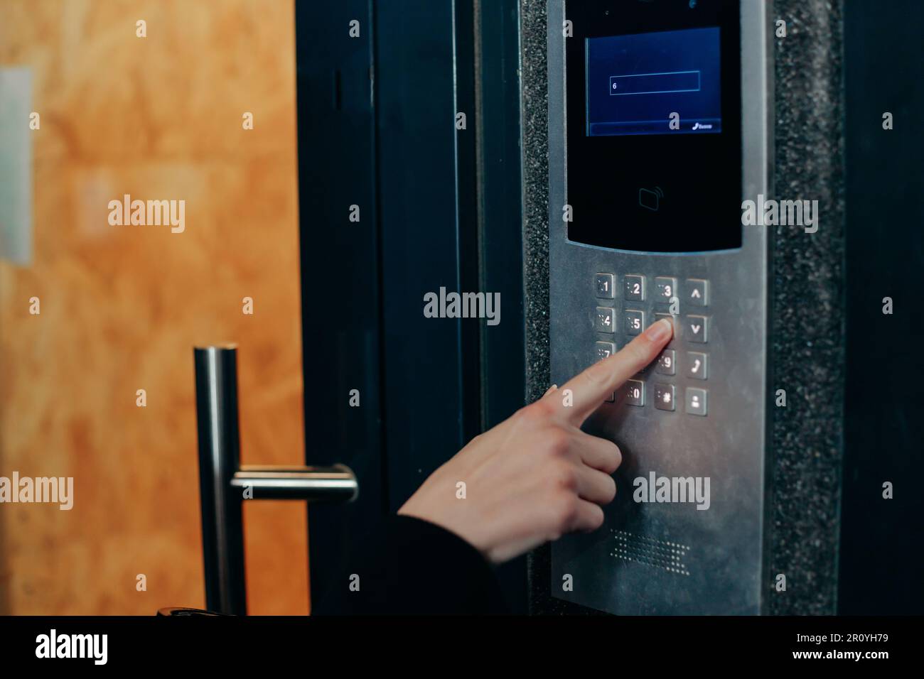 Doorbell camera night hi-res stock photography and images - Alamy