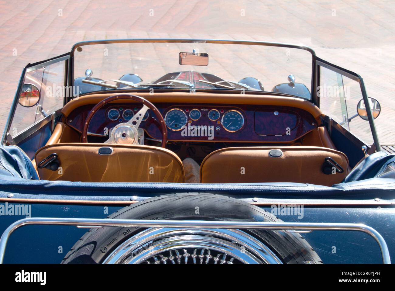 green MG convertible vintage, open / Classic cars in the sun, memories ...