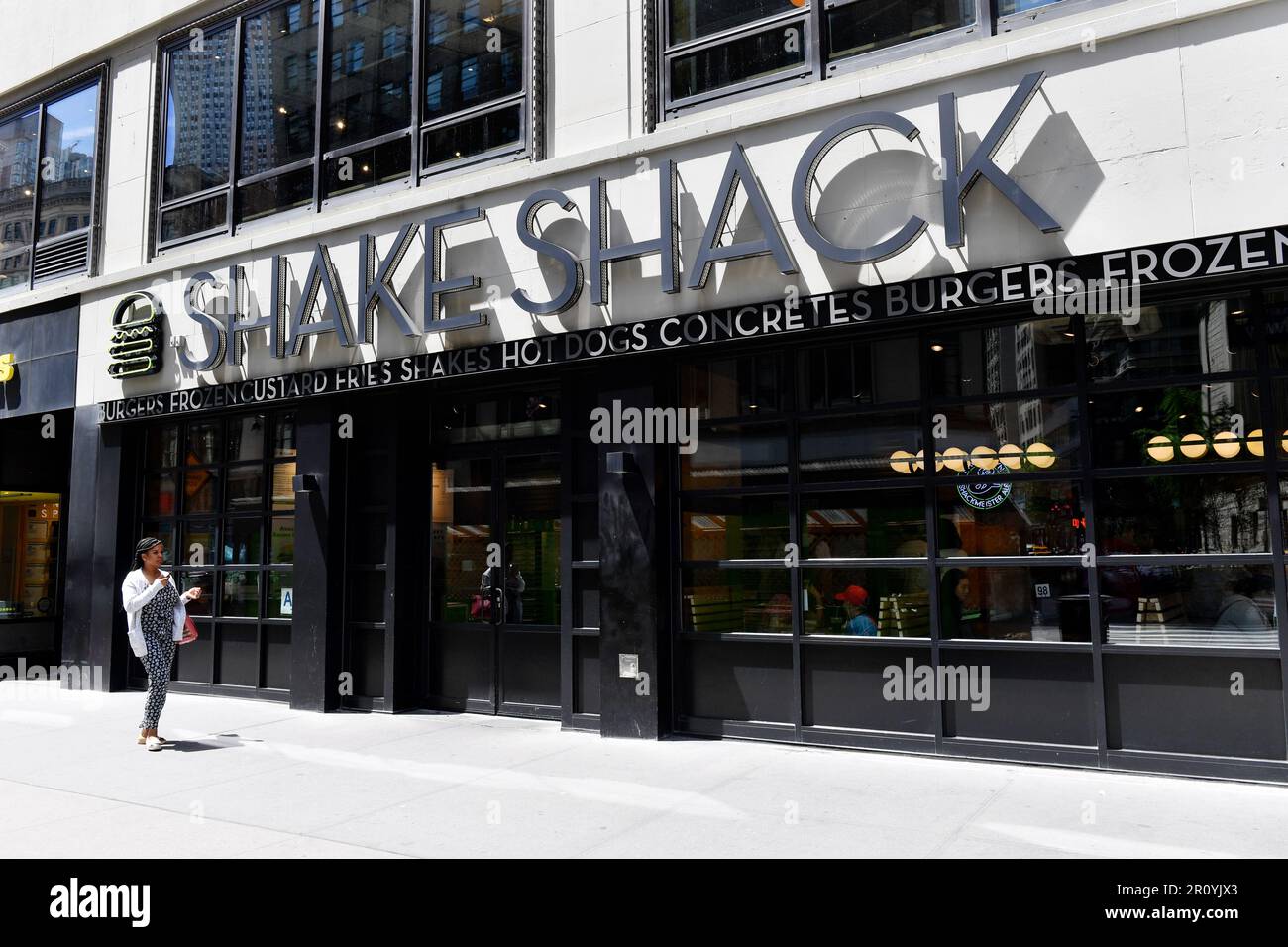 Shake Shack Fast Food - Street Scene New York City - USA Stock Photo ...