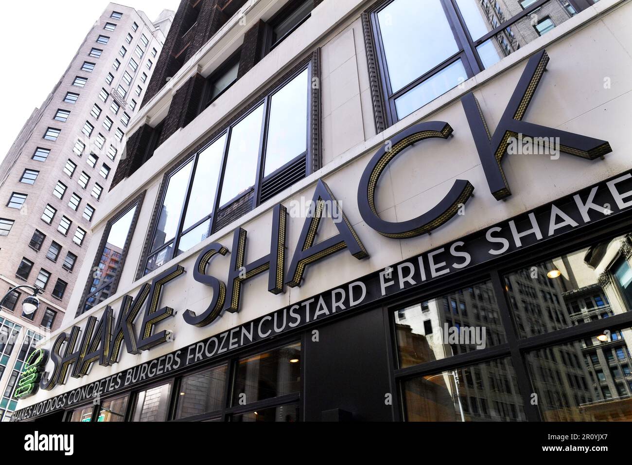 Shake Shack Fast Food - Street Scene New York City - USA Stock Photo ...