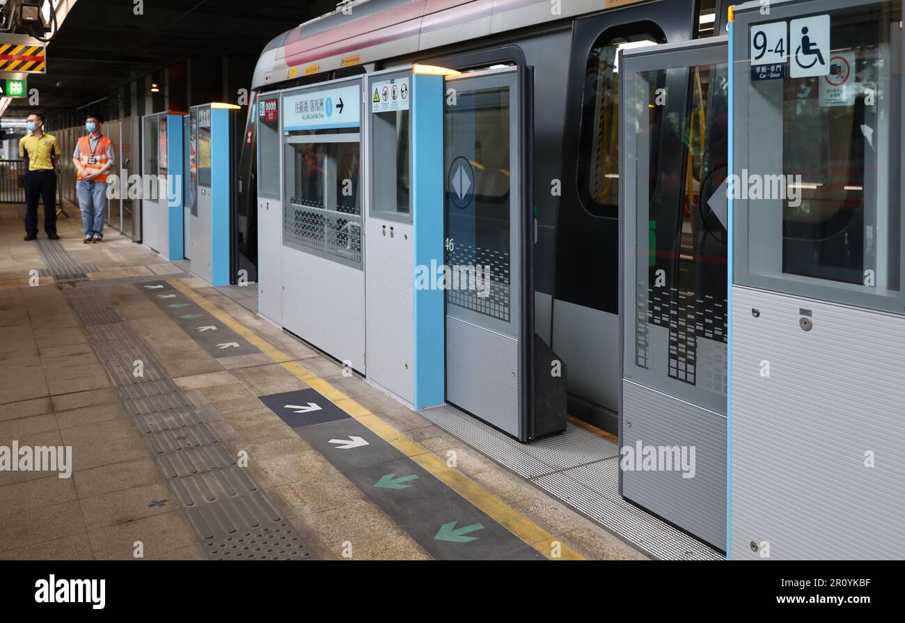 Media tour of the East Rail Line Automatic Platform Gates (APG ...