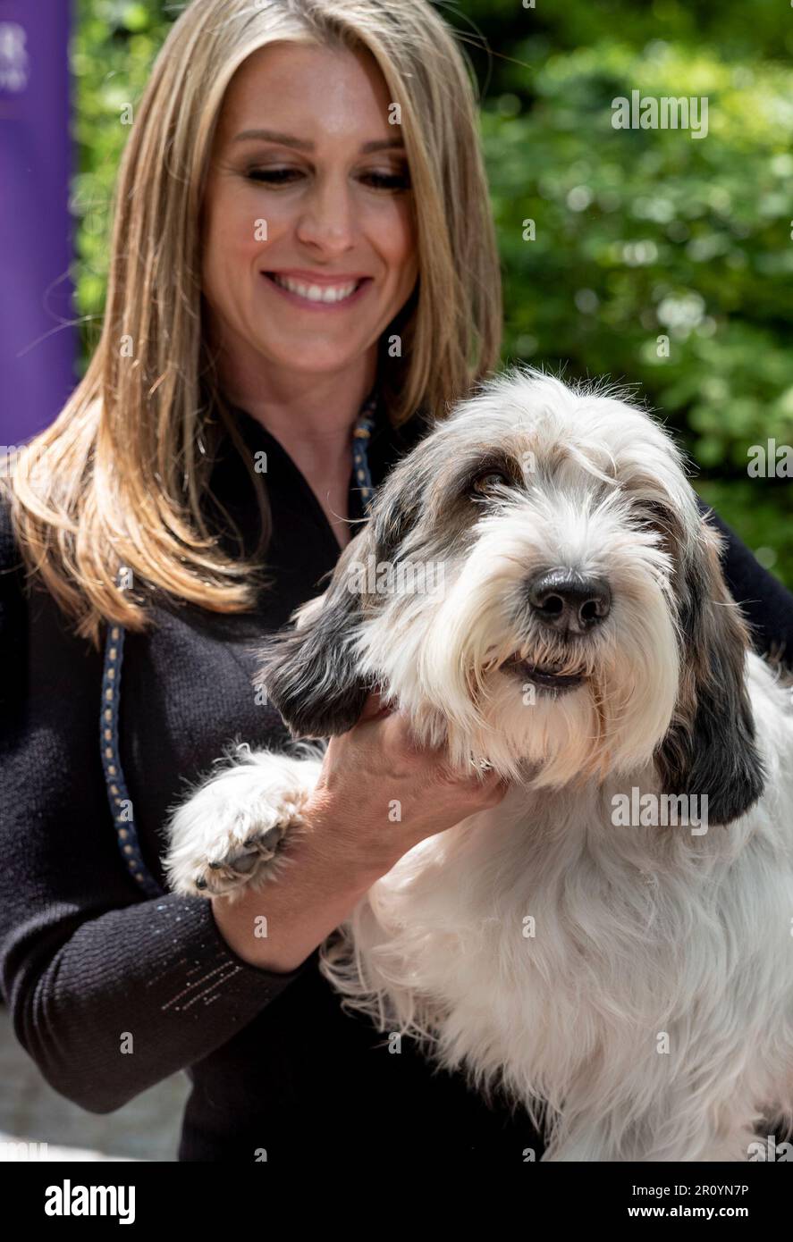 Handler Janice Hays poses for photos with Buddy Holly, a petit basset ...
