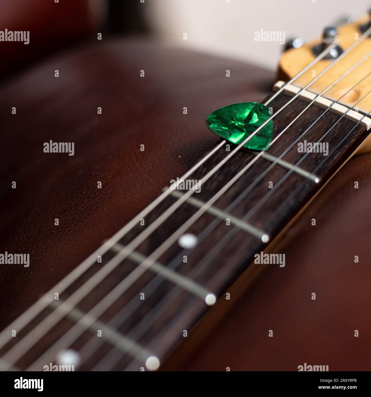 Seven string acoustic guitar hi-res stock photography and images - Alamy
