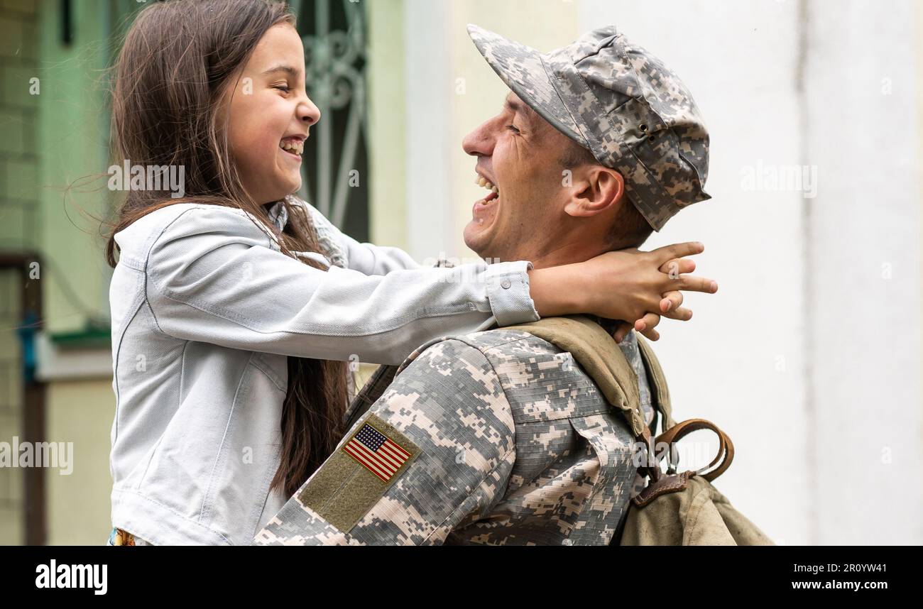 Soldier reunited with his daughter Stock Photo - Alamy