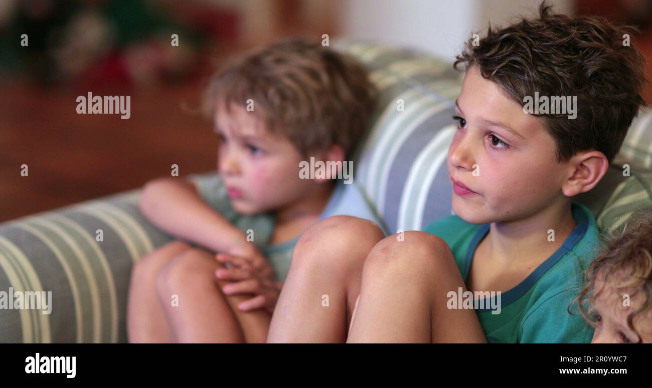 Bored kids watching tv hi-res stock photography and images - Alamy